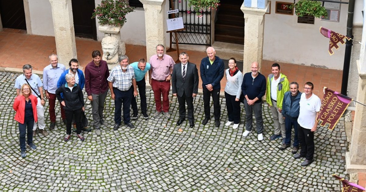 Predstavniki evropskih zvez planincev in pohodnikov na Lisci in v ...
