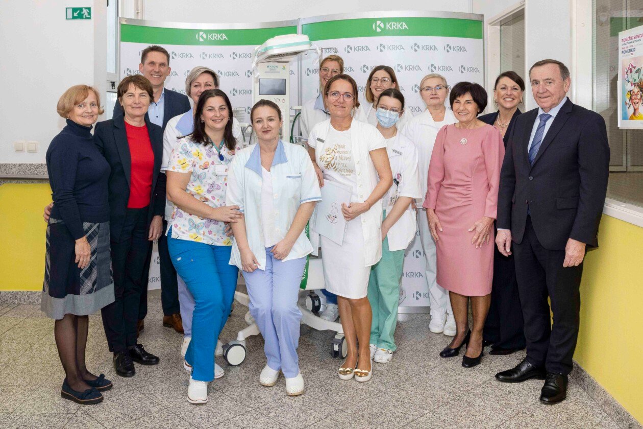 Predaja grelno - reanimacijske postaje za novorojenčke SB Brežice | Radio Brežice Eu